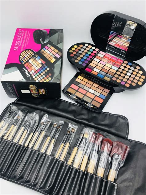 Set Cadou Trusa Machiaj 130 Farduri Set Pensule Par Natural Husa Depozitare