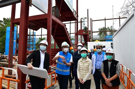 行政長官探訪西貢戶外康樂中心暫住設施（附圖／短片）