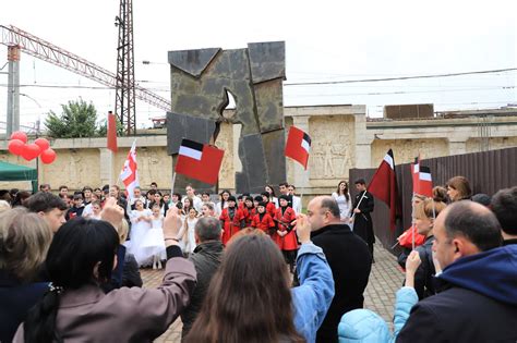 ზესტაფონის მუნიციპალიტეტის მერია ზესტაფონში 9 აპრილის გმირებს პატივი მიაგეს საქართველოს
