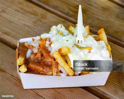 신선한 튀김된 벨기에 감자의 부분 Inion Ketshup 및 물리게 소스 스틱이 프렌치 프라이에 대한 스톡 사진 및 기타 이미지 프렌치 프라이 0명 5월 Istock