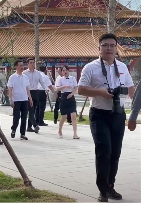 67岁王健林罕见现身，身材暴瘦走路踉跄 禁闻网