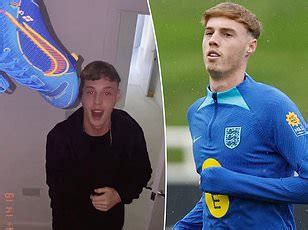 Cole Palmer S Proud Dad Jermaine Copies His Cold Celebration To Toast England S Latest Star S