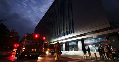 사설 온 나라 주말을 먹통 만든 카카오 서버 화재