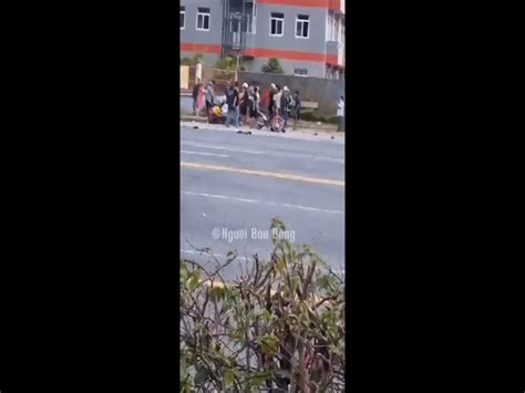 Xác minh clip người mặc đồng phục dân quân tự vệ dùng gậy đánh học sinh