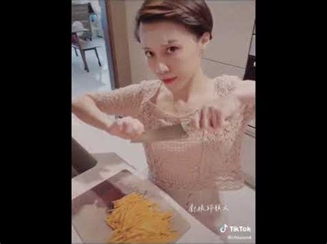 胡蘿蔔切絲廚娘邱韻文 日常備料 家常菜 家庭主婦 刀功 廚娘 備菜 Shorts YouTube