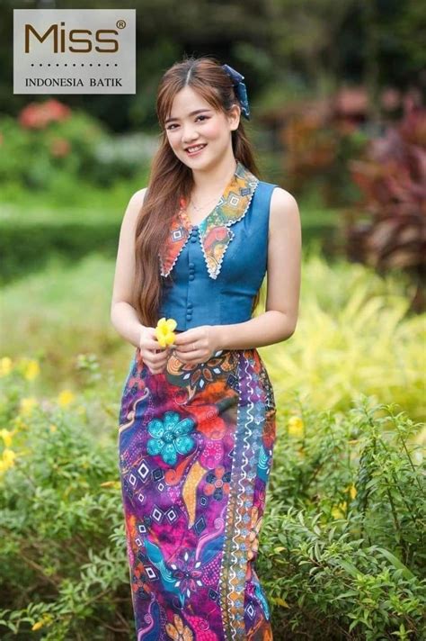 Pin By Mi Dar On My Saves Traditional Dresses Designs Myanmar Dress