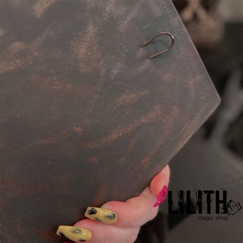 Ікона Сатани з гіпсу червоного кольору Магазин Магії Lilith