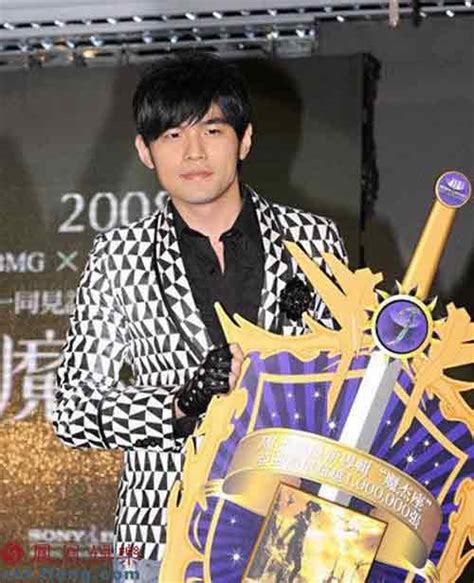 周杰伦销量过百万 与mv女角陈匡怡传绯闻图娱乐凤凰网