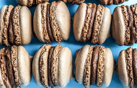 케이크 마카롱 또는 파란색 배경 아몬드 쿠키 평면도에 마 카 롱 0명에 대한 스톡 사진 및 기타 이미지 0명 가정 생활 갈색 Istock