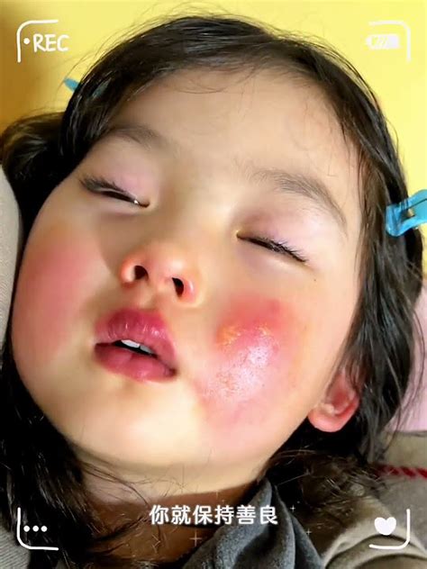 你哭我可以哄，你闹我可以抱，唯独你生病，妈妈什么都做不了 Youtube