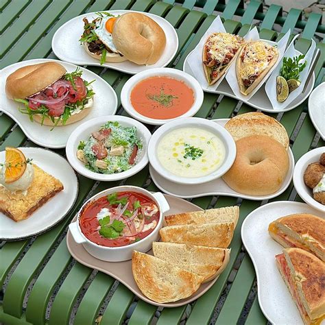 Triple Bagel 다음 주 신메뉴들과 새로운 크림치즈 그리고 베이글 라인이 나옵니다 🥯🥯