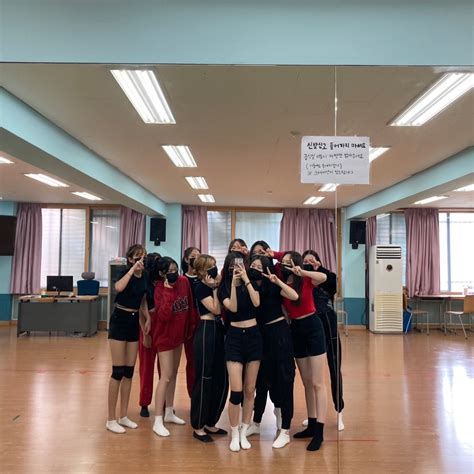 석촌중 학생회 일시 10월 15일 월요일 아침 1 중앙현관으로 등교한다 2 사과를 받는다 3 우정에 관한 명언을 읽는다 4 친구에게 사과의 마음을 전한다