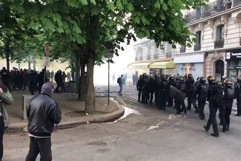 Из за массовых протестов во Франции пострадало более 100 полицейских МК