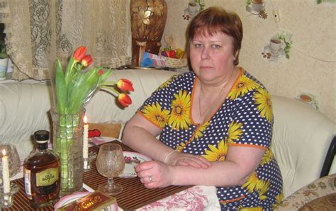 За викликом сестри Влад приїхав до матері додому Але коли увійшов і побачив хто там сидить