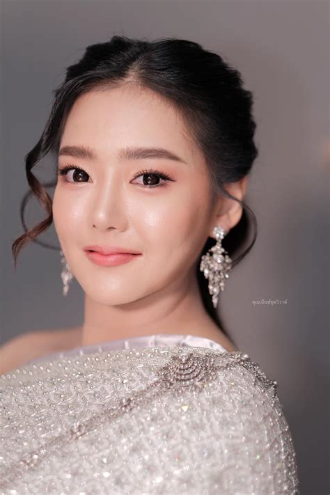 เจ้าสาวเช้านี้ คุณแพรว อำเภอกภุมวาปี ไว้ใจเราสิค่ะแล้วคุณจะสวยดังดารา