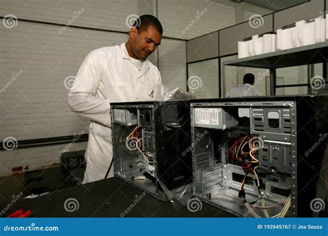 Computer Assembly Courses There Is A Computer And Parts On The Table
