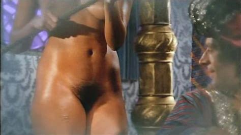 Голая Маргерит Х Бульвейр в Sex Träume Report