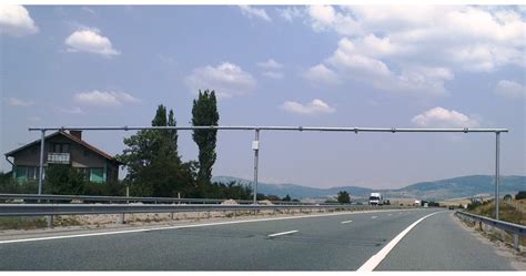 В опит да съберат 1 млрд вдигат годишната винетка и толтаксите за пътища