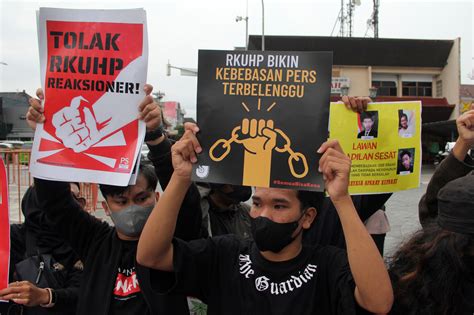 Indonesia Moves To Ban Sex Outside Marriage Under Revamped Criminal Code Courthouse News Service