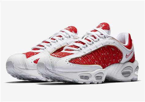 Появились официальные фото новых кроссовок Supreme x Nike Air Max ...