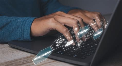 아이콘 네트워크 연결이 있는 컴퓨터 노트북으로 사업가 시작 교육 개념에 대한 스톡 사진 및 기타 이미지 개념 개발 개선 Istock