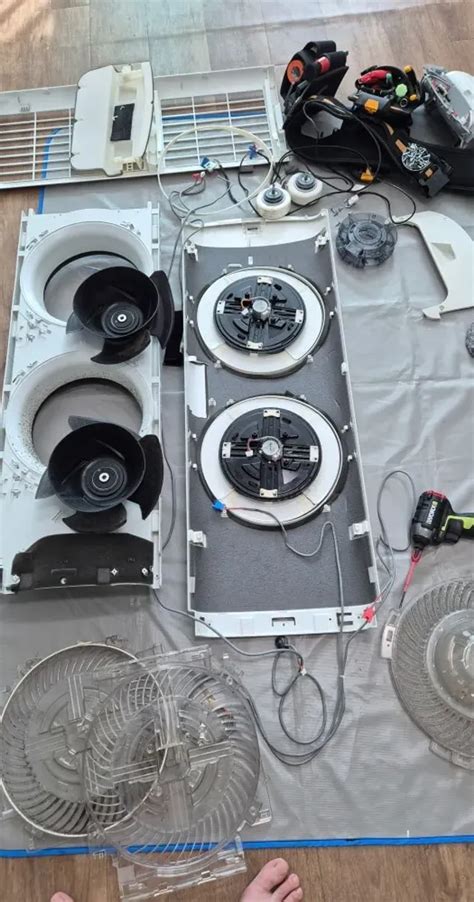 친절하게 설명도 해주시고 꼼꼼하게 청소해주셨어요 에어컨에서 이상한 냄새가나서 급하게 신청했는데 곰팡이가 어마어마하더라구요 그래고 이젠 덕분에 편하게 쾌적하게 잘수