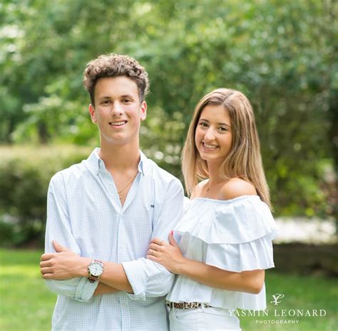 Twin Senior Portraits Senior Pictures With Your Twin How To Pose