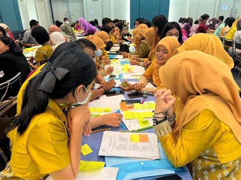 โรงเรียนในโครงการครูรัก ษ์ ถิ่น