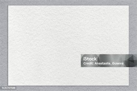 회색 테두리 매크로가 있는 공예 흰색 색 종이 배경의 질감 빈티지 조밀 한 크래프트 판지의 구조 0명에 대한 스톡 사진 및 기타