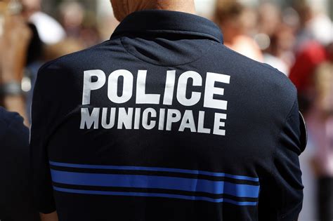 Nice Un Homme Blessé Au Couteau Dans Le Centre Touristique