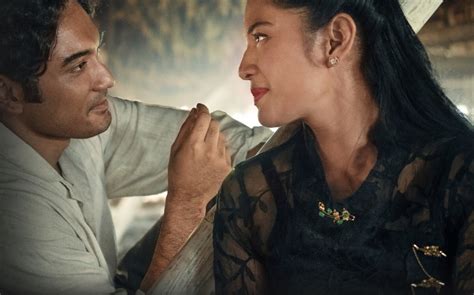 Berkebaya Dian Satro Tampil Anggun Dalam Film Gadis Kretek ITC SHOPPING FESTIVAL