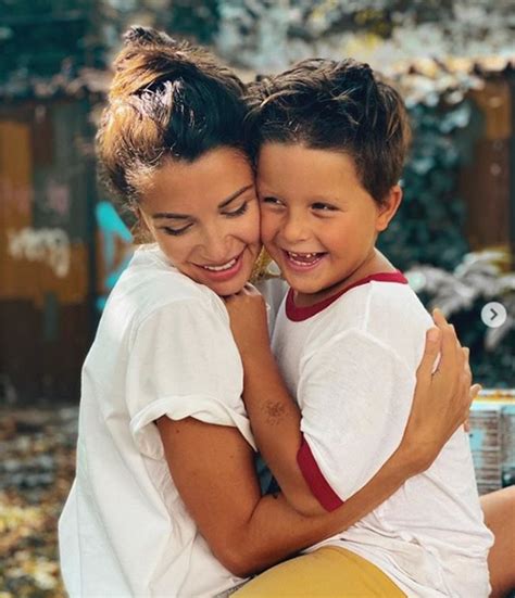 Диляна Попова и сина й се радват на последните слънчеви дни Хай Клуб