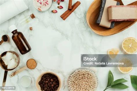 에센셜 오일 커피 설탕 비누 등 다양한 천연 수제 화장품 및 성분의 플랫 레이 손수 만든에 대한 스톡 사진 및 기타 이미지 손수 만든 체취 제거제 Diy Istock