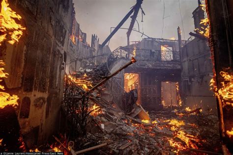 Blazing Chaos In Pacific Palisades 30000 Evacuate As Fire Rages