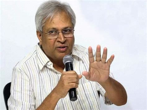 Vundavalli Arun Kumar జగన్ సర్కార్‌పై విమర్శలు చేయను వాళ్లకు ఆ అర్హత లేదు ఉండవల్లి అరుణ్