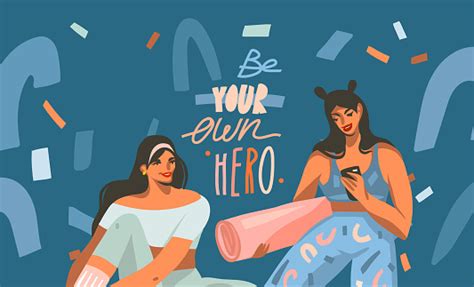 요가 클래스와 색상 콜라주 배경에 고립 된 손으로 쓴 글자 글자 자신의 영웅이 될 젊은 행복 여성과 손으로 그린 벡터 추상적 인 스톡 그래픽 일러스트 가정 생활에 대한 스톡