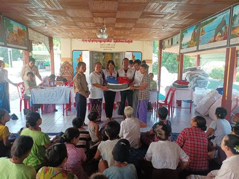 ဆင်ပေါင်ဝဲမြို့၌ ရေဘေးသင့်ပြည်သူများအား မကွေးတိုင်းဒေသကြီး မြန်မာနိုင်ငံကြက်ခြေနီအသင်းမှ ထောက