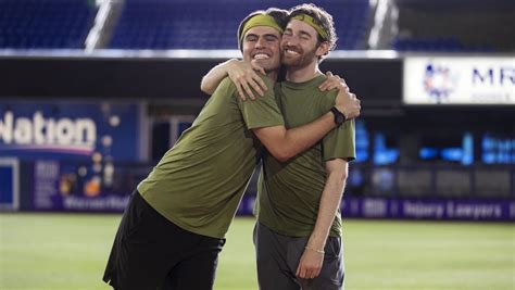 Winners Of The Amazing Race Joke The Check Hasn T Cleared