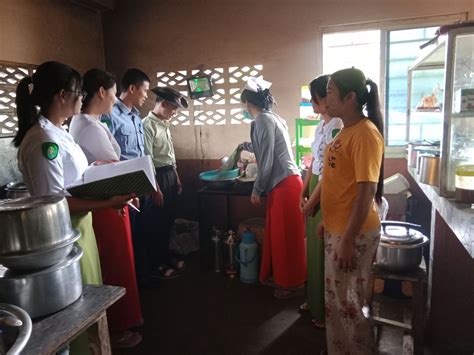 မိုင်းခတ်မြို့နယ်တွင် ကျန်းမာရေးနှင့်ညီညွတ်သည့် အစားအစာများ ရောင်းချမှု ရှိ မရှိ ကွင်းဆင်းစစ်ဆေး