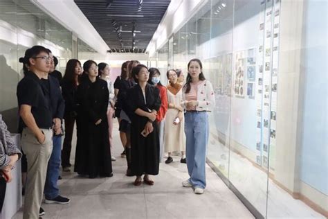 “育·愈 表达性艺术治疗视角下大学生心理健康教育模式研究”主题展开幕 院系传真 国美青年