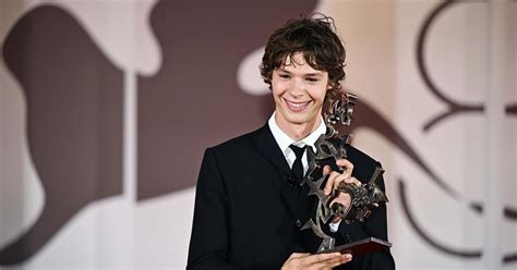 Paul Kircher 22 Ans Le Fils Direne Jacob Est La Nouvelle étoile Du