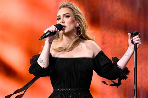 Watch Adele Forget Her Own Lyrics During Las Vegas Concert
