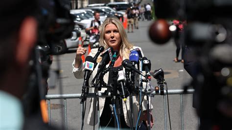 Серия бомбени заплахи към номинираните за членове на администрацията на Тръмп Новини бг