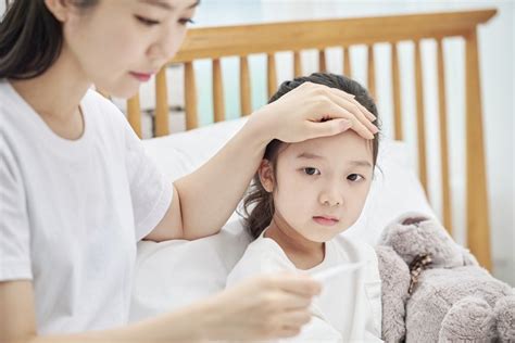 여름 감기로 오인하기 쉬운 뇌수막염 방치하면 위험