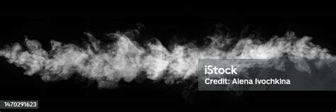 검은 배경에 고립 된 증기 연기 가스의 파노라마 소용돌이치고 사진에 오버레이하기 위해 연기를 휘두르는 것 0명에 대한 스톡 사진