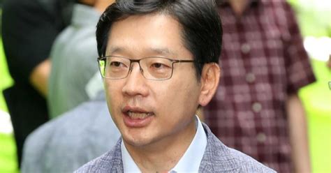 김경수 경남도지사 드루킹 댓글 조작 의혹 사건 관련 특검 출석