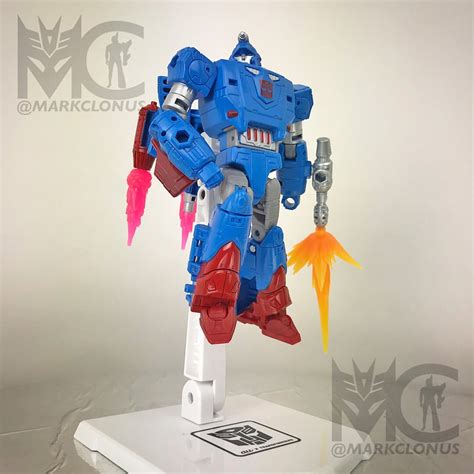 Transformers Legacy Deluxe Class Devcon Official In Hand Images