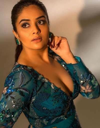 Hot Telugu Cinema Actress Sreemukhi Big Boobs 12 Photos
