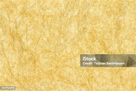 구겨진 빈티지 종이 배경입니다 오래된 크래프트 종이 질감이나 배경 배경에 어두운 색상의 구겨진 종이 상자 텍스처 0명에 대한