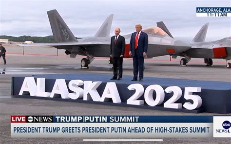 اقدام عجیب پوتین در دیدار با ترامپ عکس یادگاری در کنار جنگنده‌های